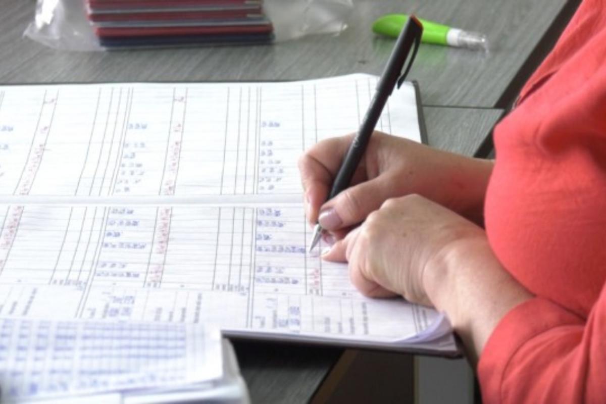 Calificative "admis" / "respins" în locul notelor la anumite materii ...