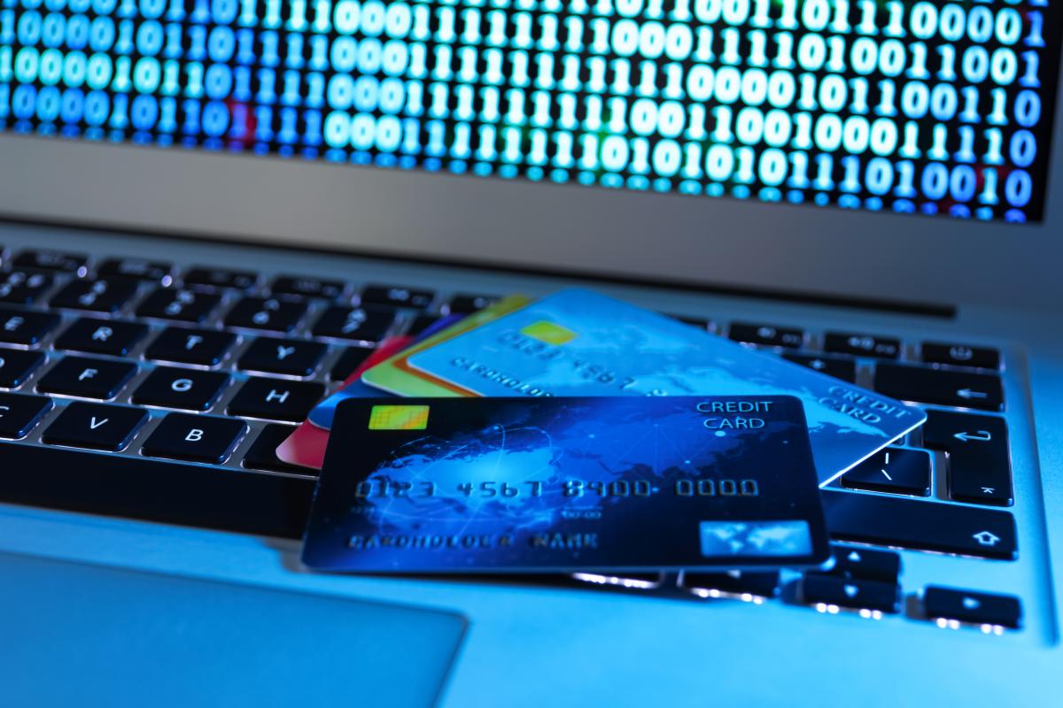 Escrocii online au găsit noi metode de a fura banii de pe carduri ...