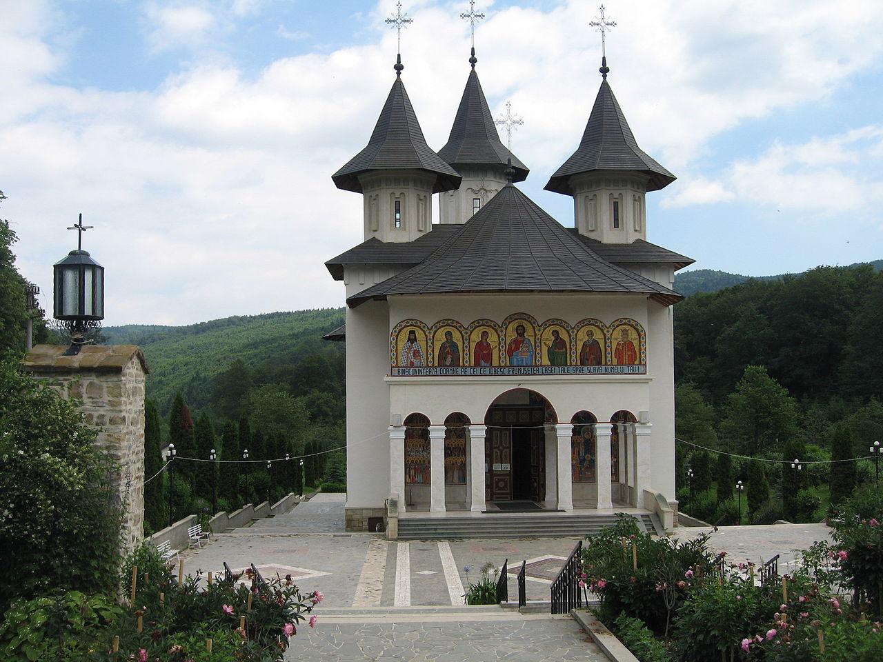 Prezență de aproape 270% în județul Neamț, la Mănăstirea Sihăstria