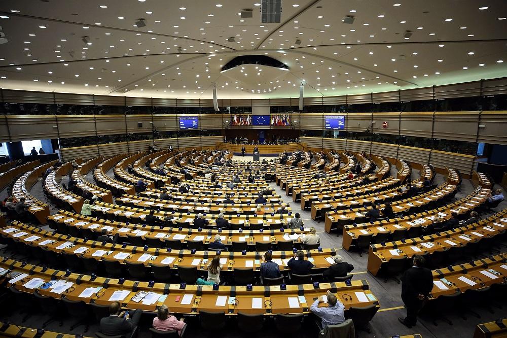 Parlamentul European va adopta o rezoluţie privind situaţia din România