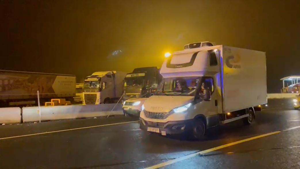 Primele doze de vaccin Moderna au ajuns, în această seară, în România ...