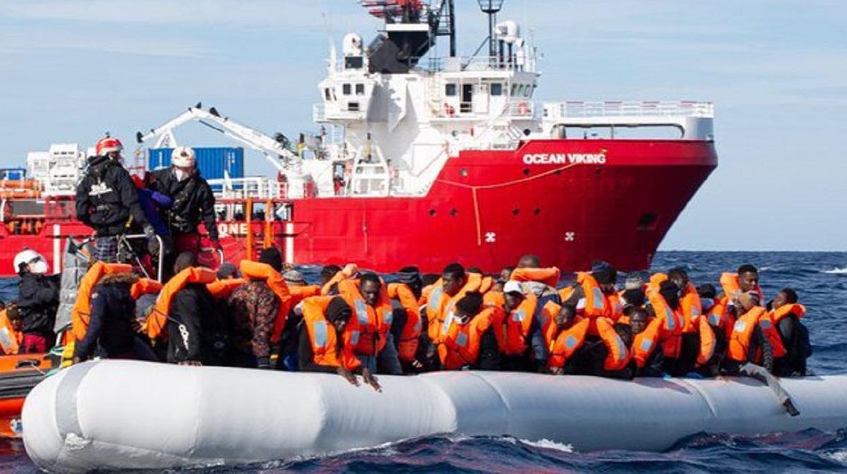 Nava Ocean Viking a părăsit portul Toulon după debarcarea celor 230 de ...