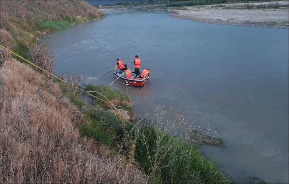 Bărbat de 50 de ani, găsit mort în albia unui râu din Argeș. Era dat ...