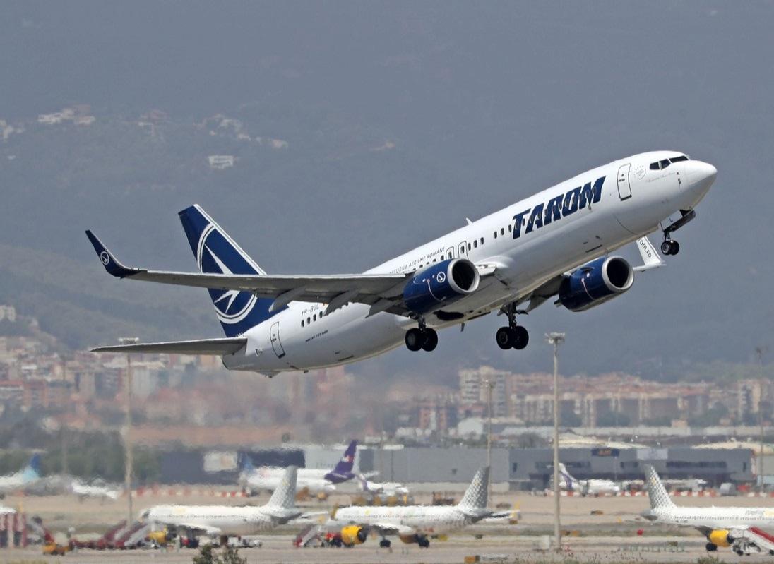 Criza Blue Air: 150 de români blocaţi în străinătate din cauza anulării ...