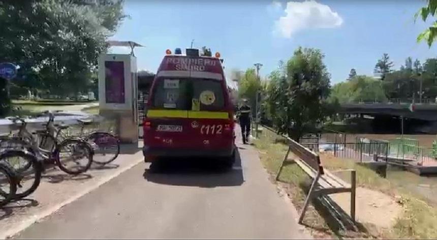 Trupul tânărului de 23 de ani care s-a aruncat în râul Bega, scos din ...