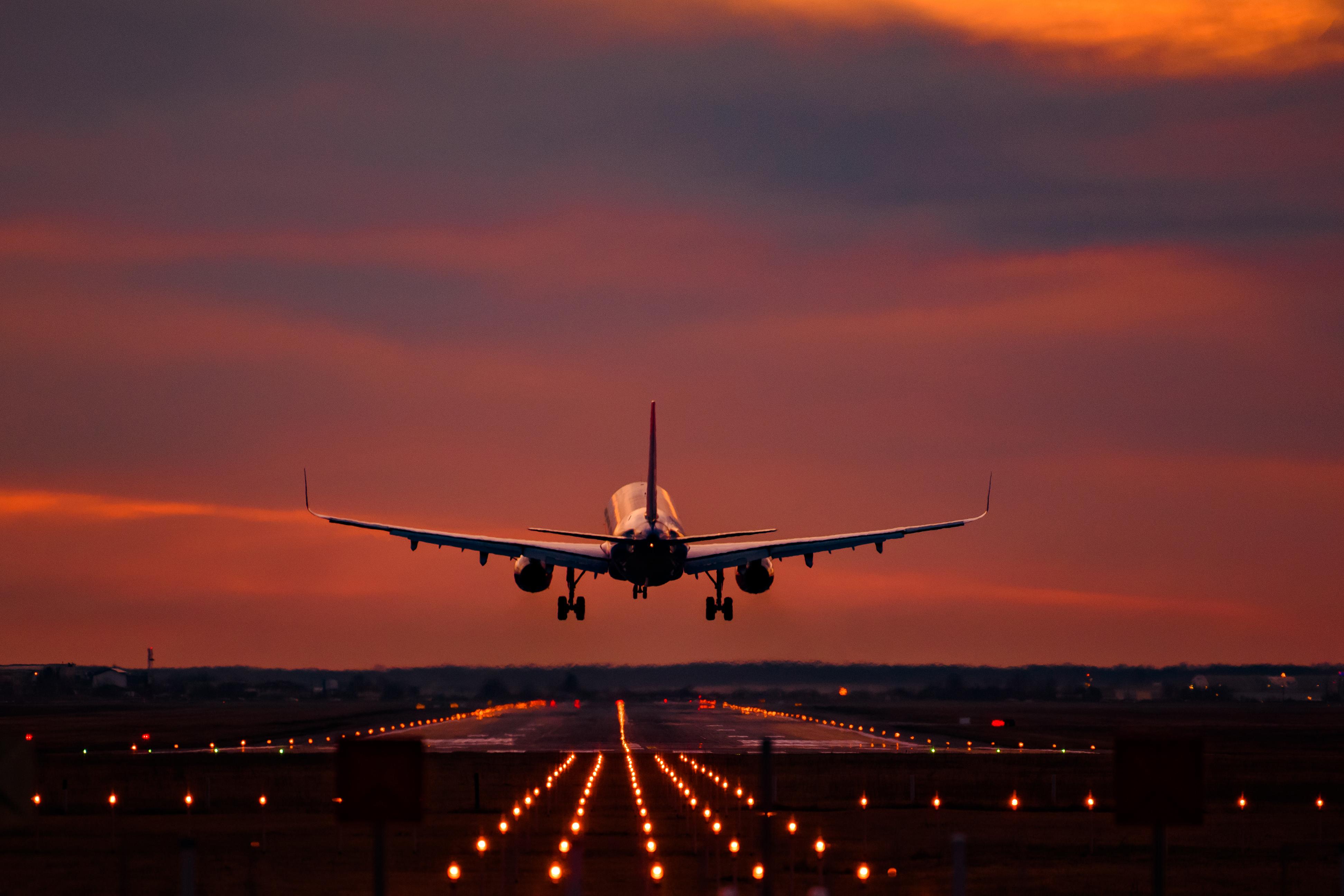 Bilete de avion mult mai ieftine în septembrie. Destinațiile cu cele ...