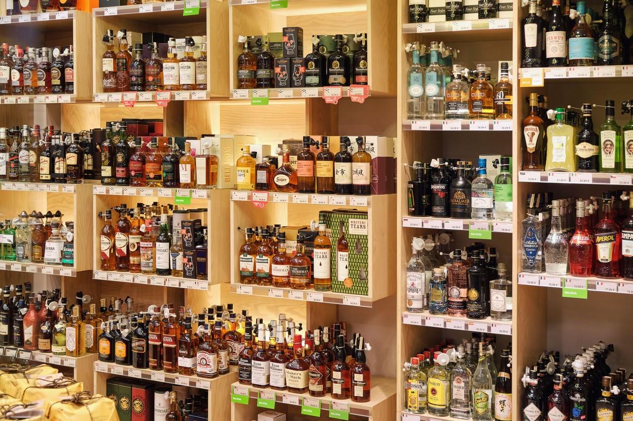 Primul magazin de alcool din Arabia Saudită se deschide la Riad, cu ...
