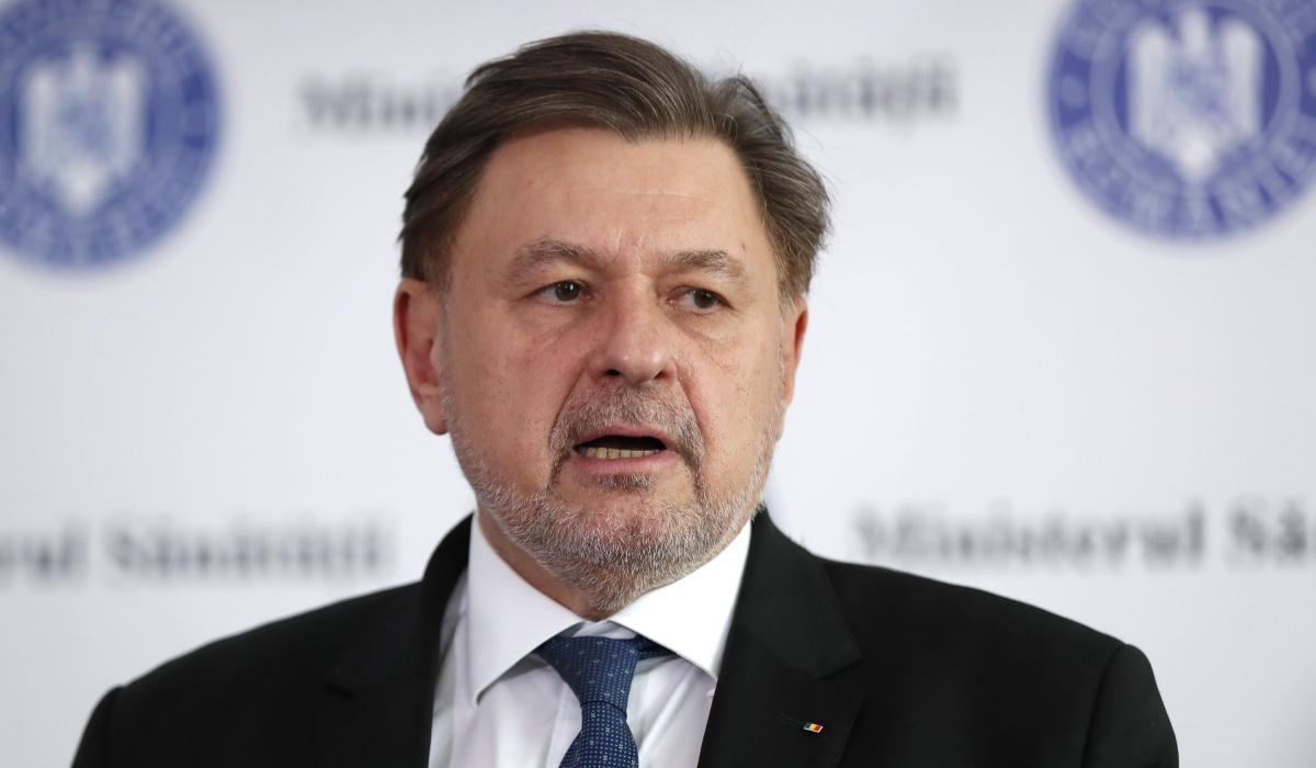 Rafila: "Sunt puţin peste 2.000 de cazuri de COVID în fiecare săptămână. E îngrijorător că sunt ...