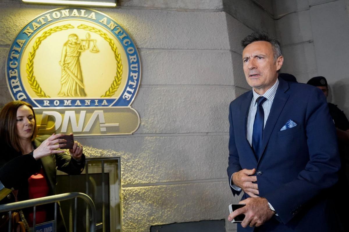 Foştii generali SRI, Florian Coldea și Dumitru Dumbravă, şi complicii lor, rămân sub control ...