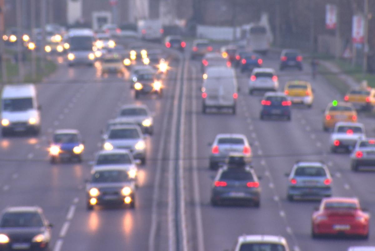 Taxa auto de poluare revine. Cât ar putea plăti proprietarul unei ...